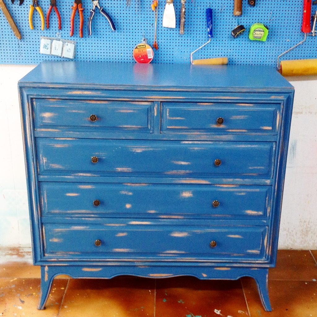 Pintura de móveis de madeira antigos - Como fazer pátina - Além da Rua ...